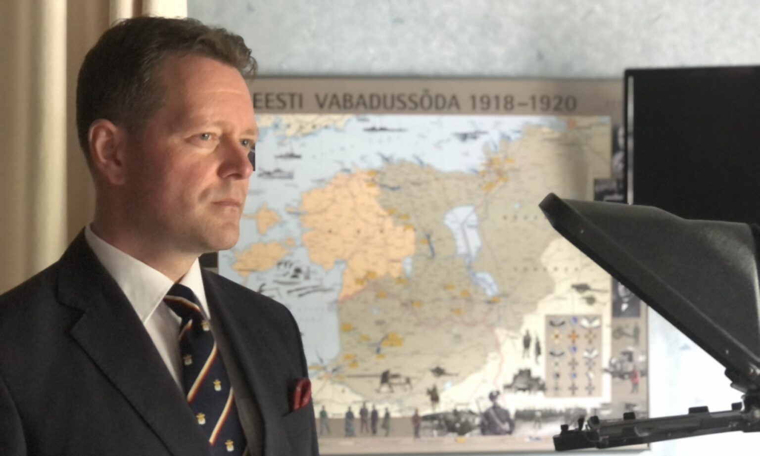 PEATOIMETAJA VEERG Kas keegi selles täielises vabariigis millegi eest ...